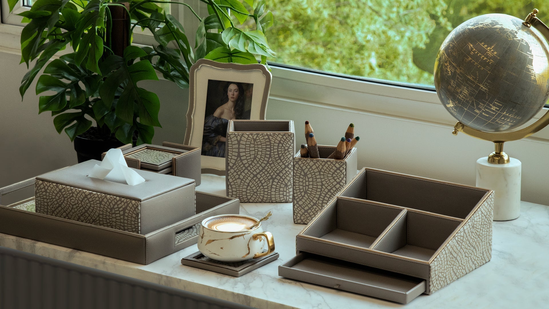 Luxury at Work: Office Decorative Items That Reflect Your Personal Sty ...